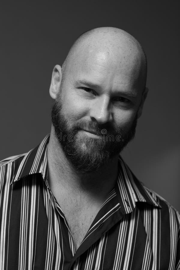 Headshot D'un Homme Chauve Bel Image stock - Image du visage, beau ...