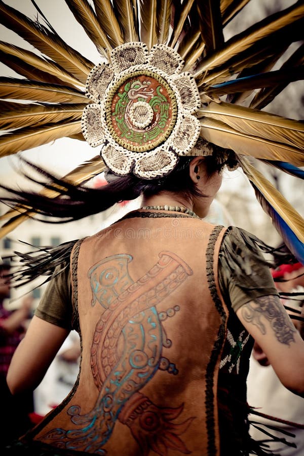 Danza Azteca Fotos De Stock - Download 329 Fotos Libres de Derechos