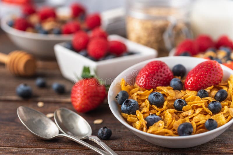 Healthy Breakfast of Cornflakes Chips with Blueberries and Raspberries ...