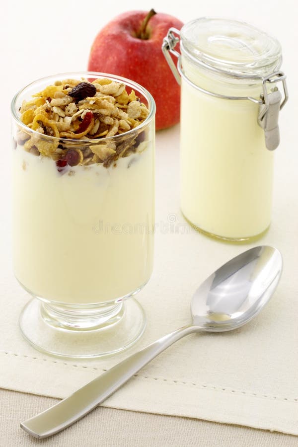 Delicious Parfait Cake with Wildberries, Cocoa Tier and Jelly Icing ...