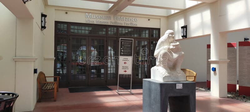 Heard Museum Phoenix Arizona Editorial Photography - Image of statue ...