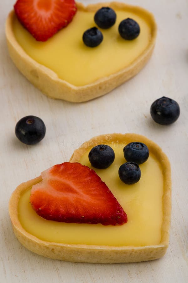 Heart shape vanilla tart stock image. Image of strawberry - 88831761