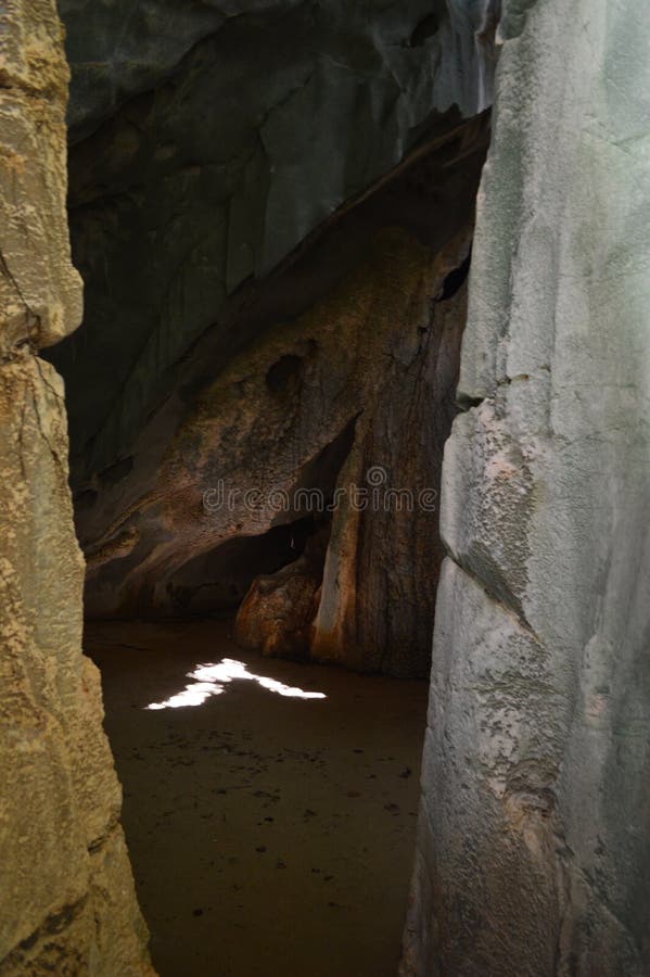 Heart-shaped Sunlight at Cudugnon Cave in El Nido Stock Image - Image ...