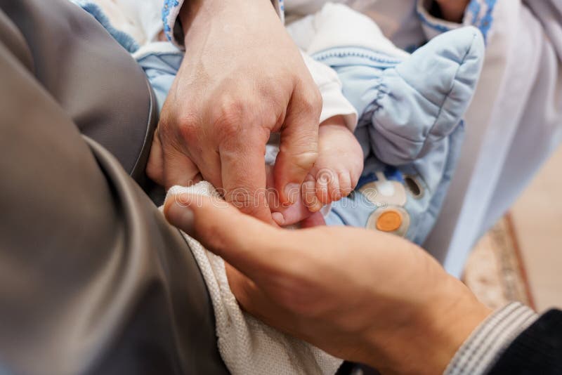 Heartwarming Moment of Parent and Baby Bonding with Tiny Foot and Hand ...