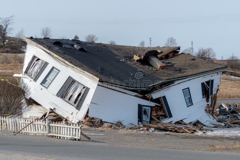 A Heavily Damaged, Collapsing House Stock Image - Image of damage ...