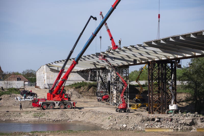Heavy Cranes Lifting Bridge Segments during Large-scale Construction Editorial Photography ...