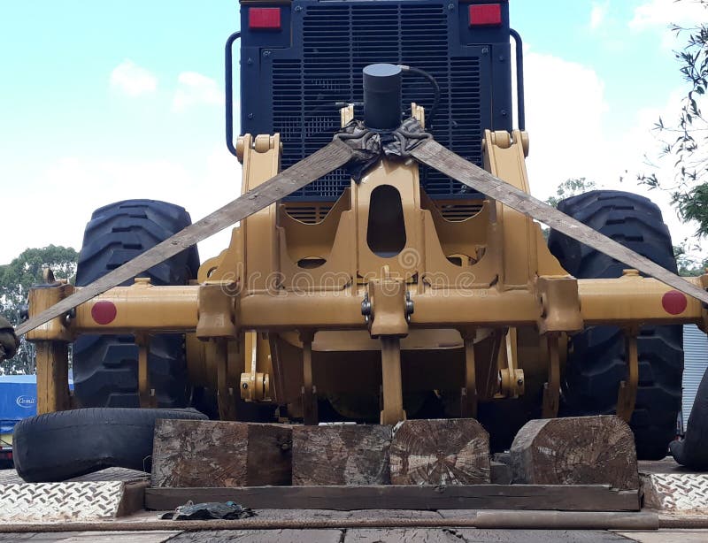 Heavy duty excavator editorial image. Image of tractor - 142616950