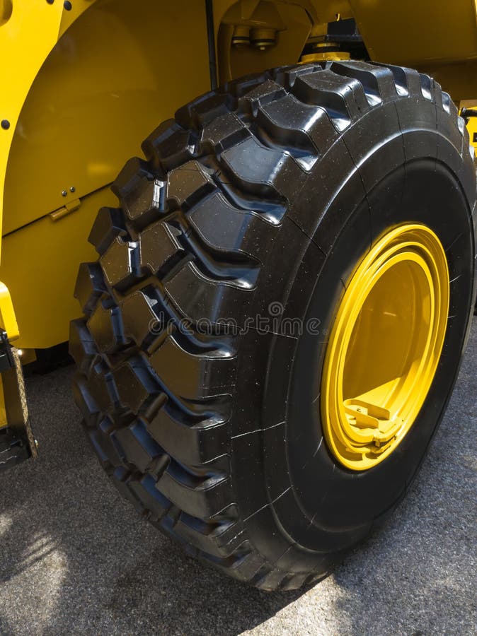 Heavy Duty Tire Earth Moving Machine Stock Photos - Free & Royalty-Free ...