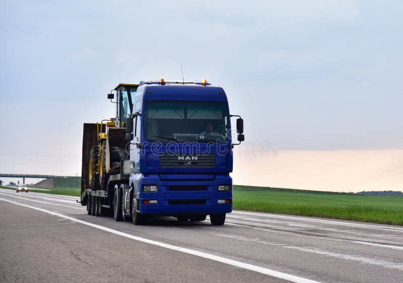 Heavy Duty Tractor Unit with Push-pull DAF XF105.460 6x2 Editorial ...