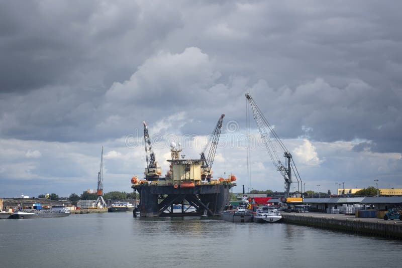Heavy Lift Cargo Ship Transporting an Oil Rig Stock Image - Image of ...