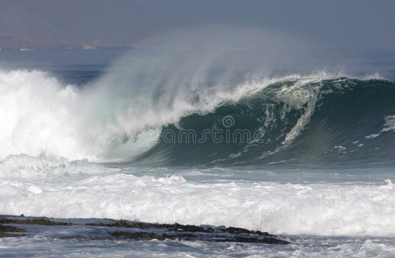 Heavy wave breaking stock image. Image of rocks, heavy - 10206357