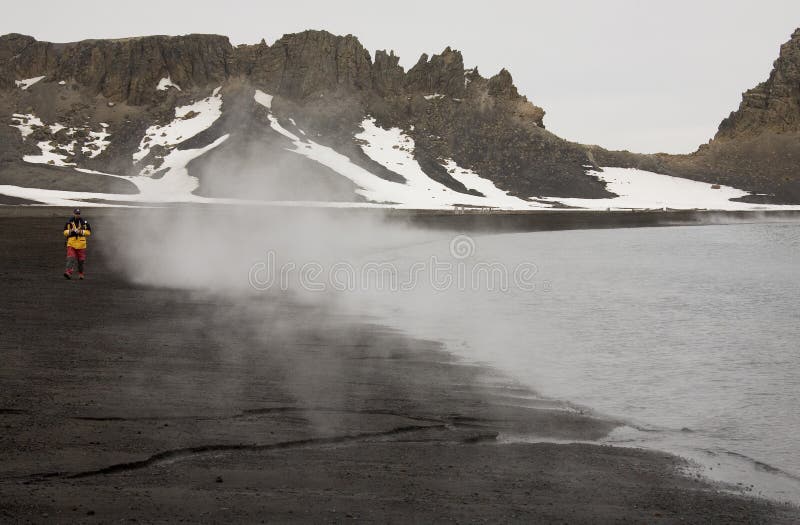 Heet Vulkanisch Strand - Het Eiland Van De Teleurstelling - Antarctica ...