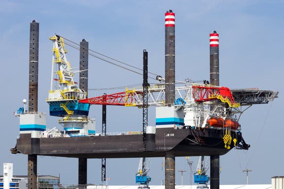 Hefboom op Installatie redactionele stock afbeelding. Image of kust ...