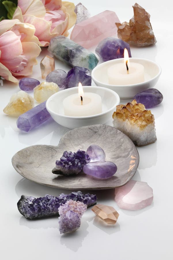 Heilende Kristalle stockbild. Bild von mineralien, blumenblatt - 45891319