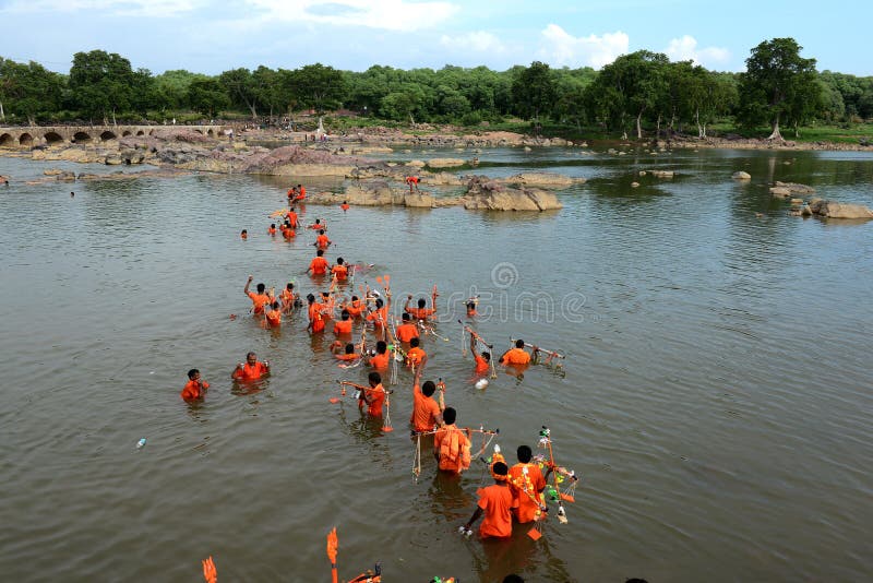 Der Heilige Fluss Der Ganges In Indien Nahe Laxman Jhula Stockbild ...