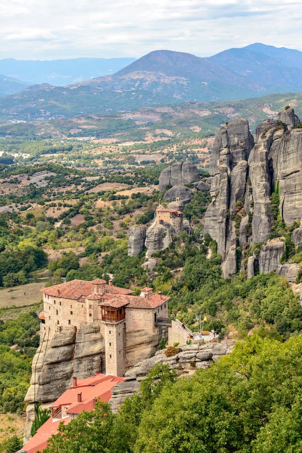 Heiliges Kloster Von Rousanou in Meteora Stockfoto - Bild von thessaly ...