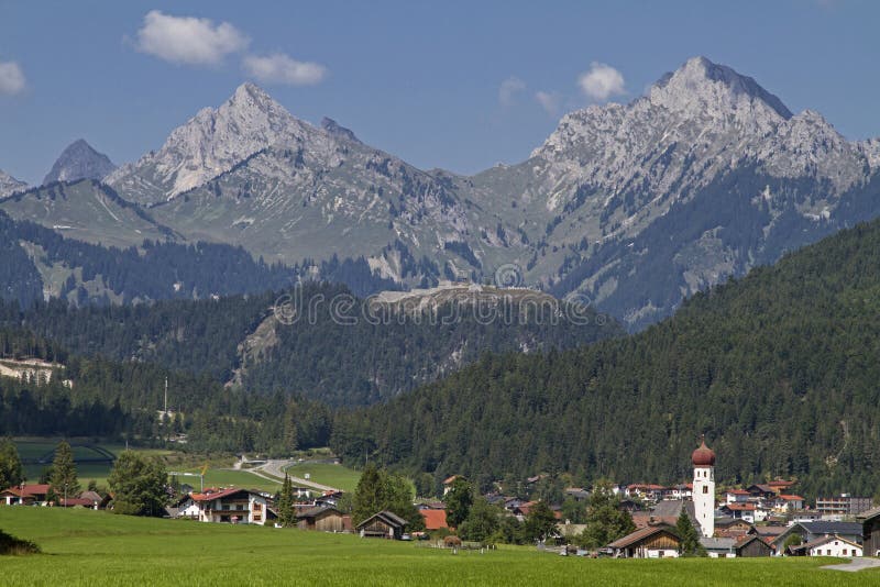 Heiterwang in Tirol stockfoto. Bild von gemeinschaft - 136932054