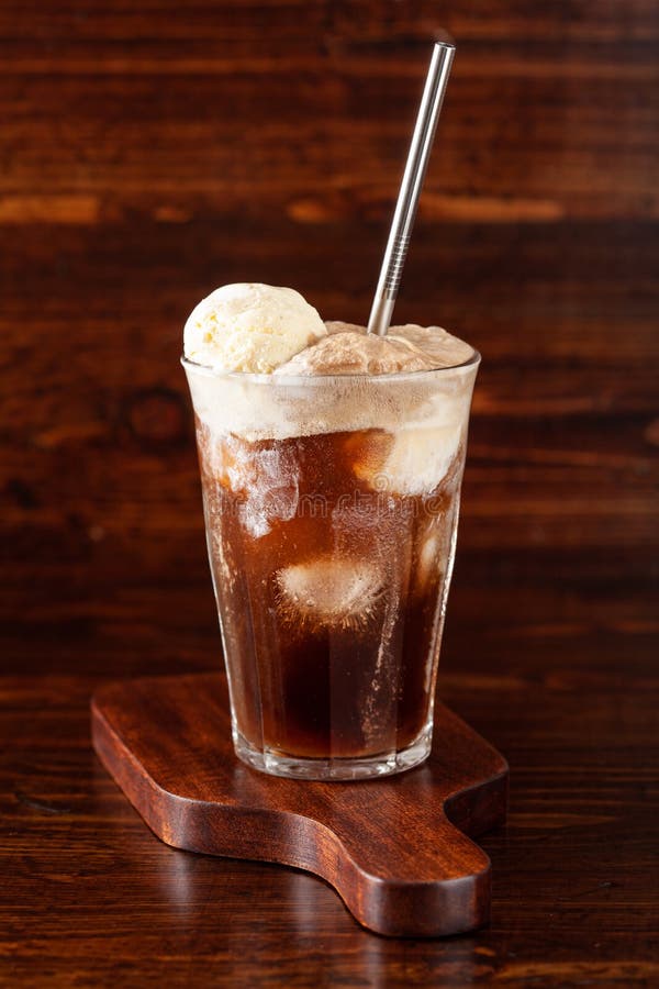 Helado Americano Flotante Con Refresco Foto de archivo - Imagen de ...
