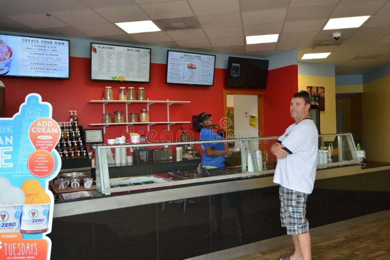 Helado cero del submarino imagen de archivo editorial. Imagen de along ...