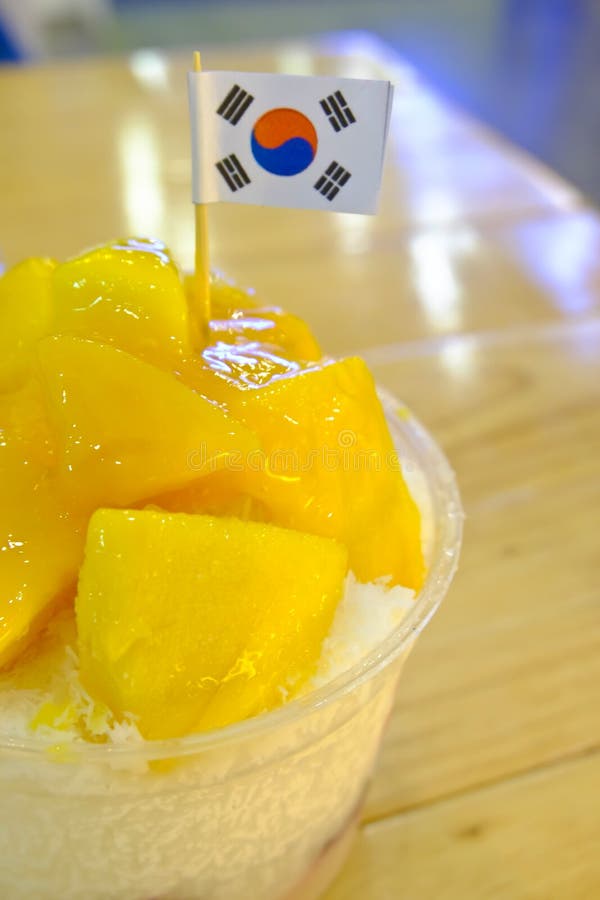 Leche Coreana De Bingsu Del Mango Imagen de archivo - Imagen de hielo ...