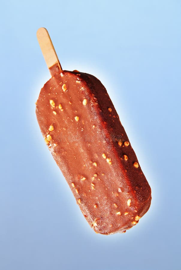 Helado Esquimal Con Las Nueces. Imagen de archivo - Imagen de fresco ...