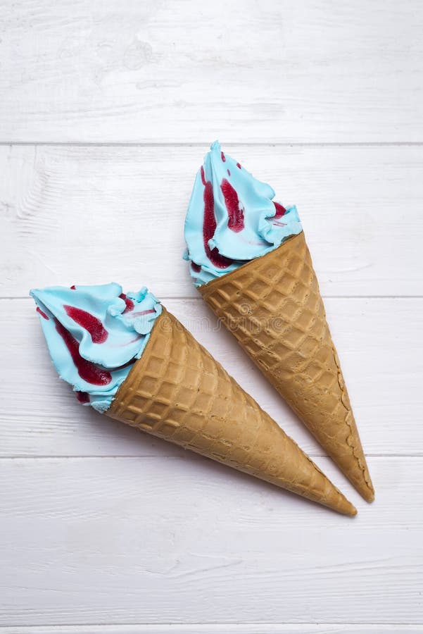 Helado azul imagen de archivo. Imagen de hielo, fondo - 185335403