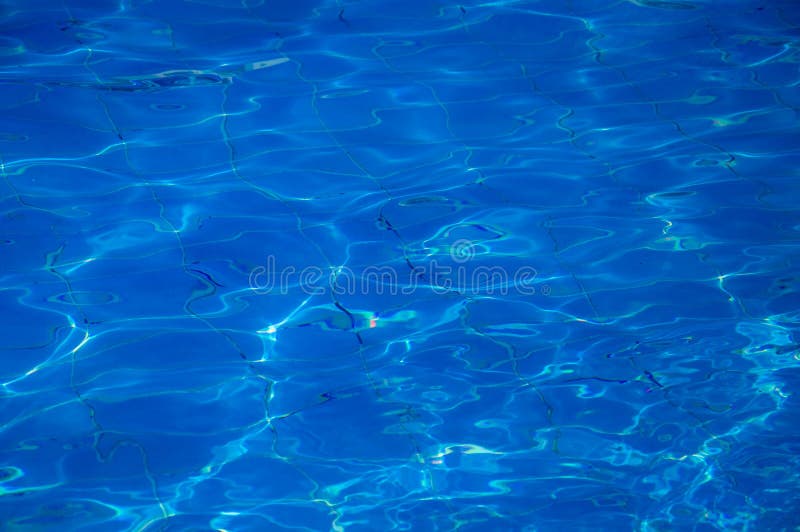 Helder blauw water stock afbeelding. Image of gezondheid - 18288045