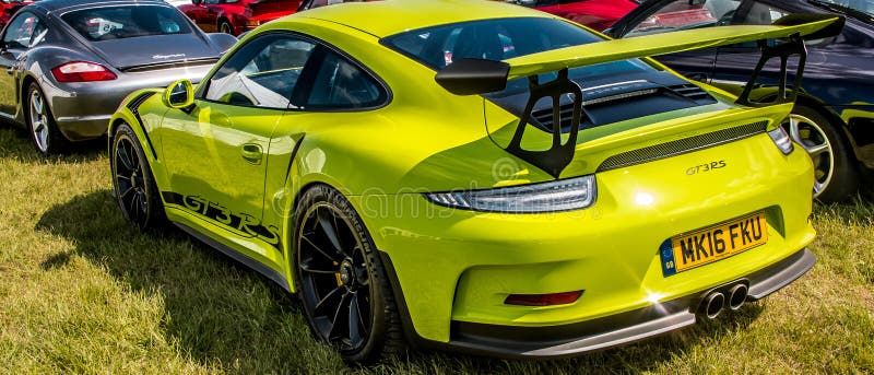 Helder Geel En Groen Porsche Redactionele Fotografie - Image of vervoer ...
