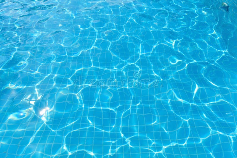 Helder Water in Zwembad Met Zonbezinning Stock Foto - Image of ...
