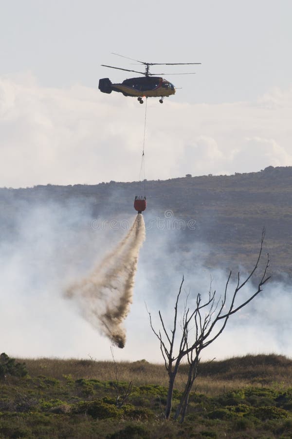Helicopter fire fighting stock image. Image of bush, burning - 22395893