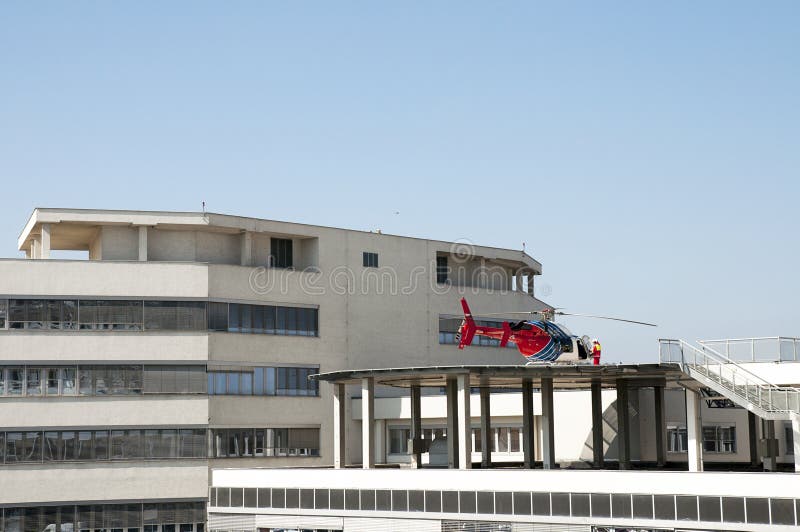 Helicopter on Rooftop Ready To Take Off Editorial Image - Image of ...