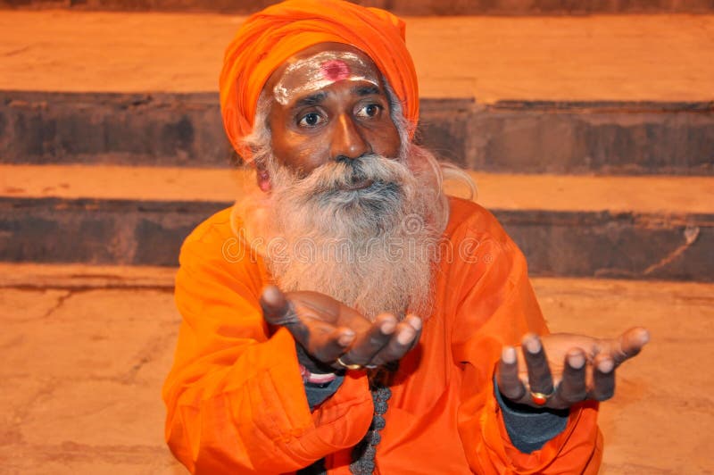 Den Indiska Heliga Gurun Leder Processionen Av Troget Redaktionell Foto ...