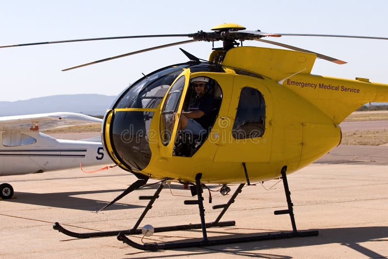 Helikopterpilot arkivfoto. Bild av hjälm, strömbrytare - 1358732