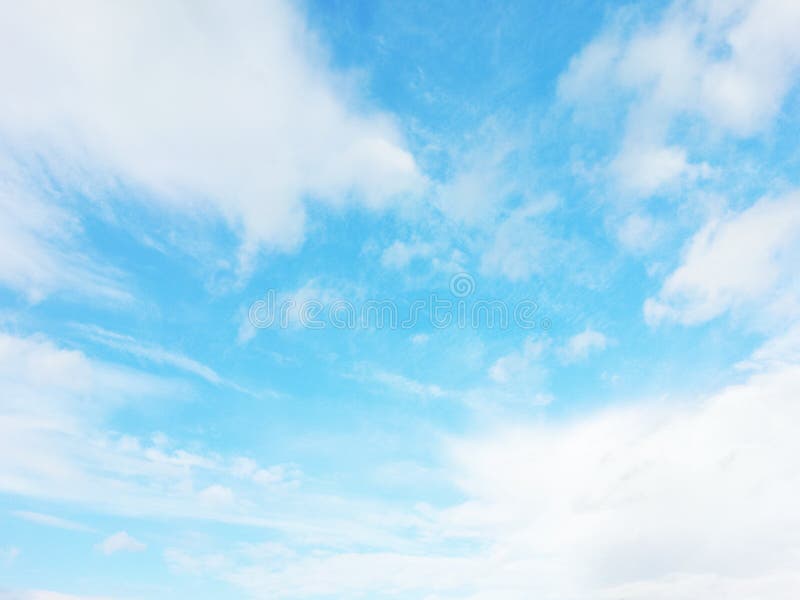 Hellblauer Himmel stockbild. Bild von himmel, luft, hoch - 35006095