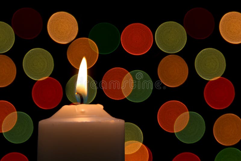 Helle Nahaufnahme Der Kerze Mit Bokeh Stockbild - Bild von kerzendocht ...