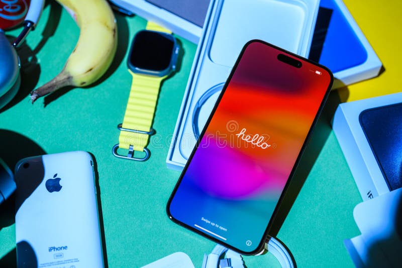 Hello Displayed during IPhone 15 Pro Max Unboxing and Setup Editorial ...
