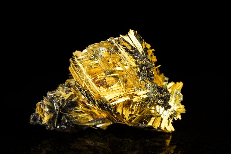 Rutiel stock foto. Image of dioxyde, mijnbouw, mineralogie - 109499092