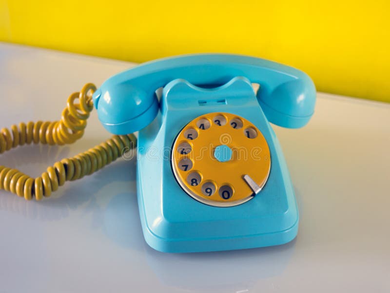 Hemelse En Gele Traditionele Telefoon Stock Afbeelding - Image of ...