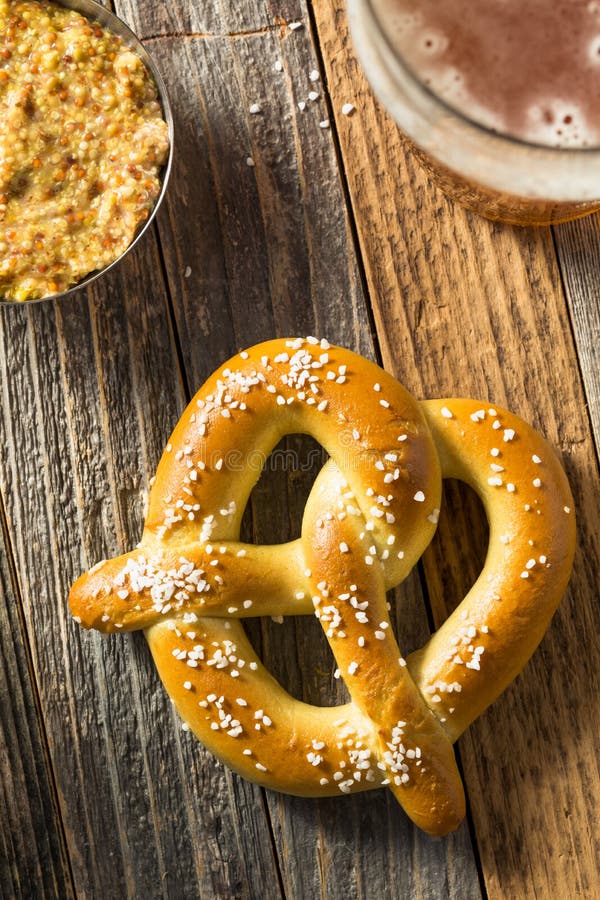 Hemlagade Bayerska Mjuka Kringlor Fotografering för Bildbyråer - Bild ...