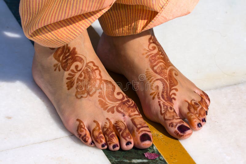 Henna on feet of bride stock image. Image of color, beautification ...