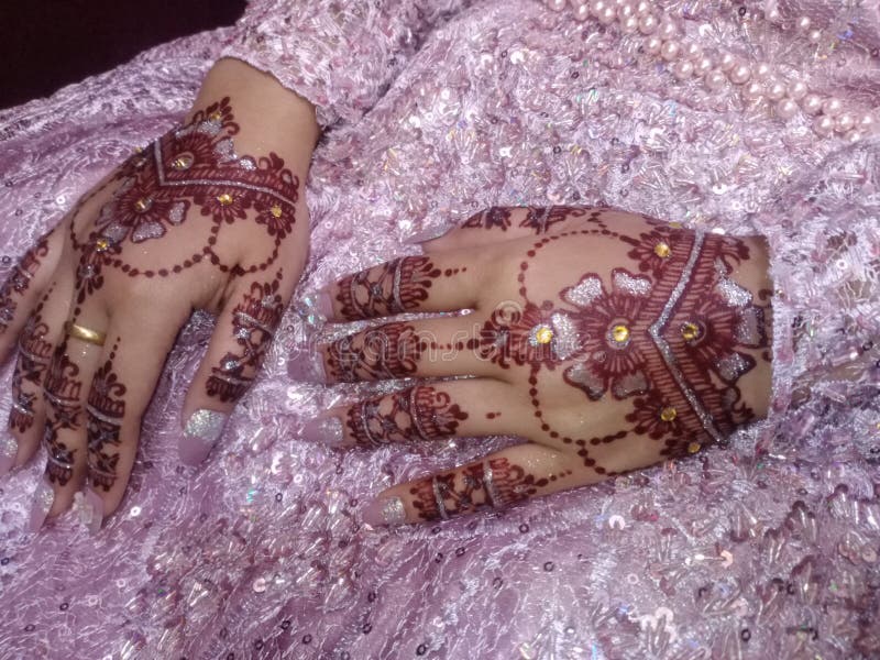Henna is a Hand-painted Art that Makes the Bride Beautify Stock Image ...
