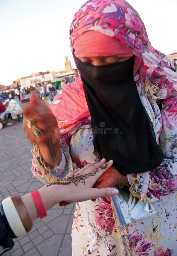 Henna tattooist marrakech editorial stock image. Image of henna - 24134944