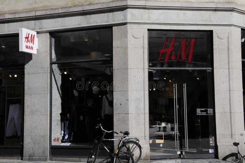 Hennes & Mauritz H&M immagine editoriale. Immagine di tessile - 100272150