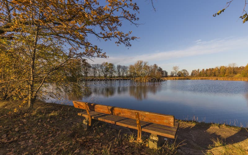 Herbst am See stockbild. Bild von landschaft, meer, farben - 132021975