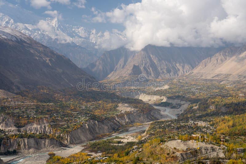 Herbstsaison in Hunza-Tal, Gilgit Baltistan, Pakistan Stockfoto - Bild ...