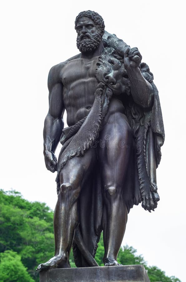 Hercules Statue editorial photo. Image of tourism, hero - 30884726