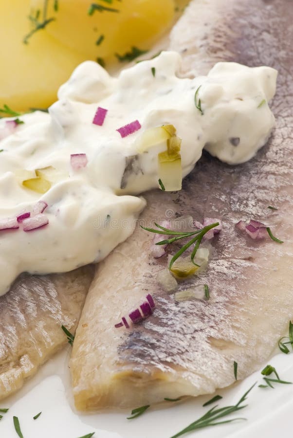 Heringe Mit Kartoffel Und Zwiebel Stockbild - Bild von nahrung, fische ...
