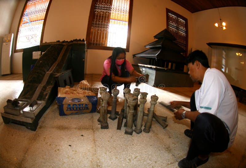 Heritage objects editorial photo. Image of curator, heritage - 37490296