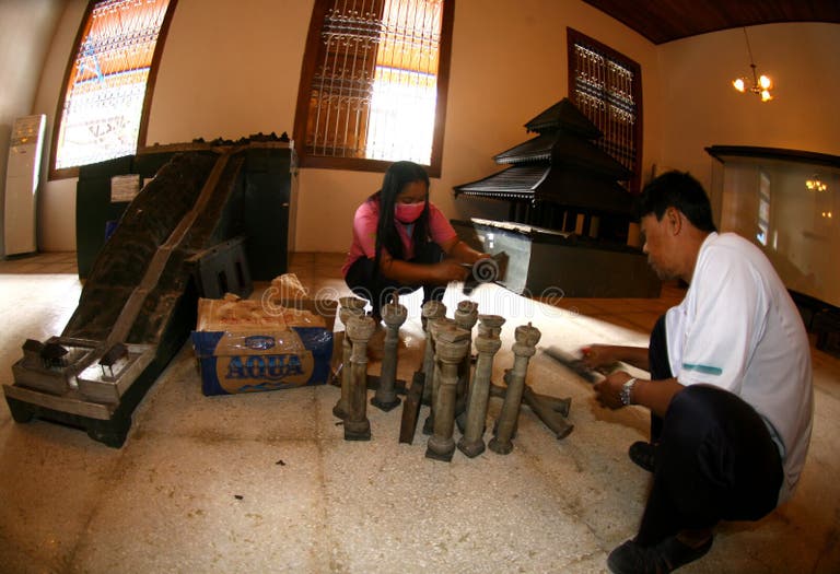 Heritage objects editorial photo. Image of curator, heritage - 37490296