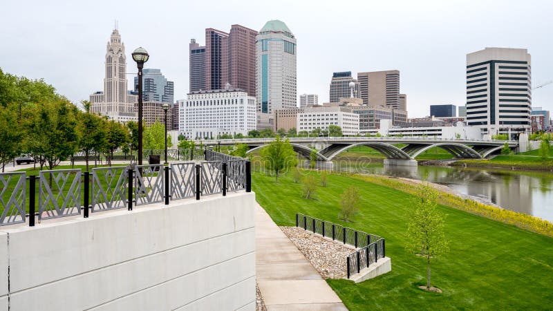 Herkenbare Horizon Van Columbus Ohio En Park Stock Foto - Image of ...